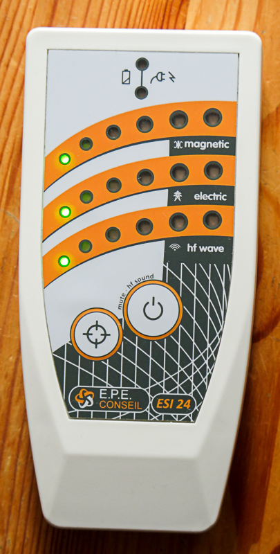 EMF 23: Kurz-Test vom E.P.E. Conseil ESI 24 EMF-Messgerät (HF, MF, EF ...