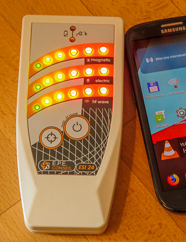 EMF 23: Kurz-Test vom E.P.E. Conseil ESI 24 EMF-Messgerät (HF, MF, EF ...